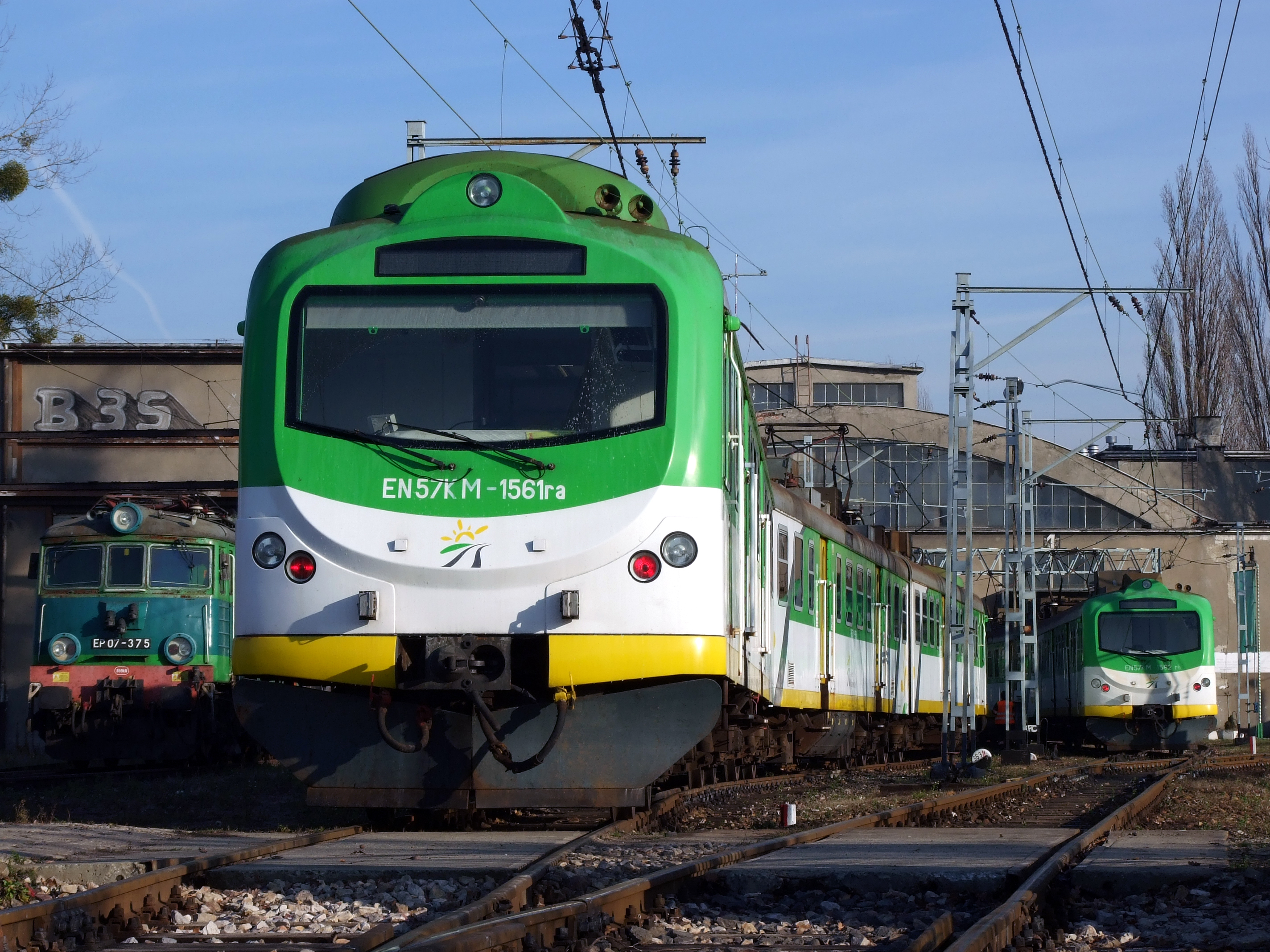 ELECTRIC MULTIPLE TRACTION UNITS EN57 | Koleje Mazowieckie